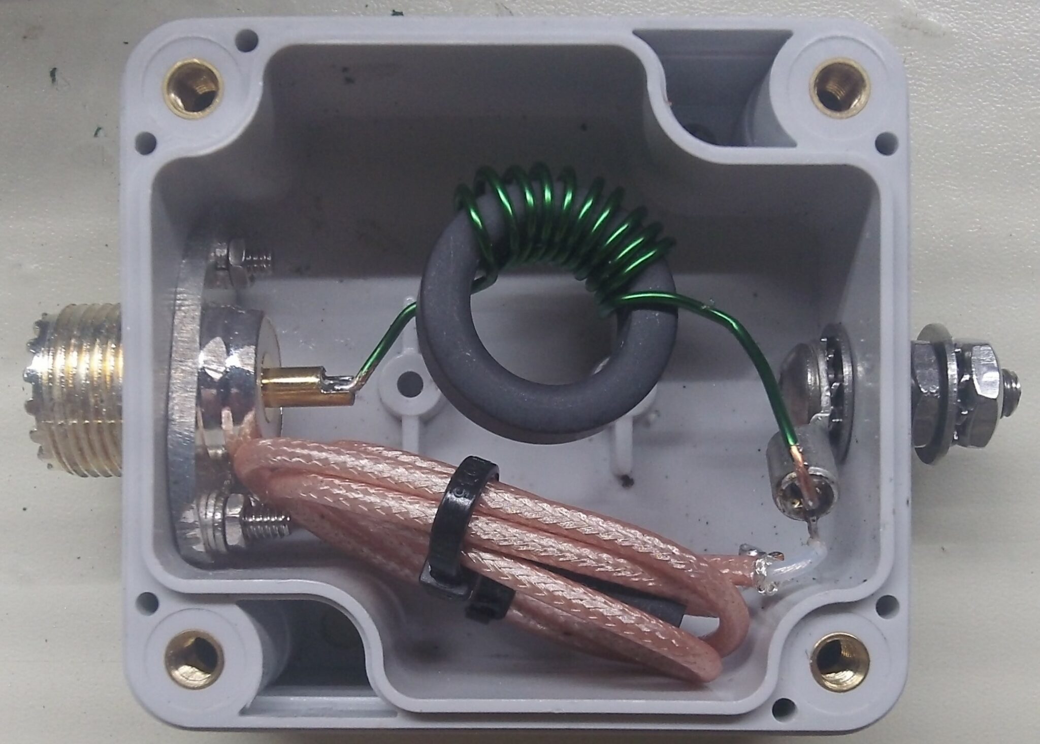 Highly Efficient L-Matching Networks for End-Fed Half-Wave Antennas