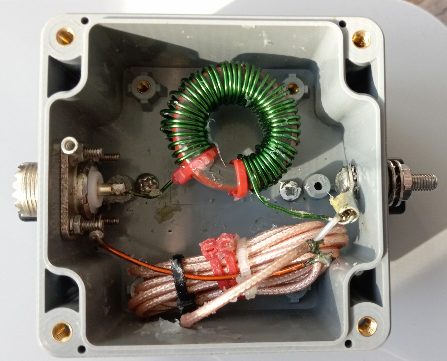 Highly Efficient L-Matching Networks for End-Fed Half-Wave Antennas